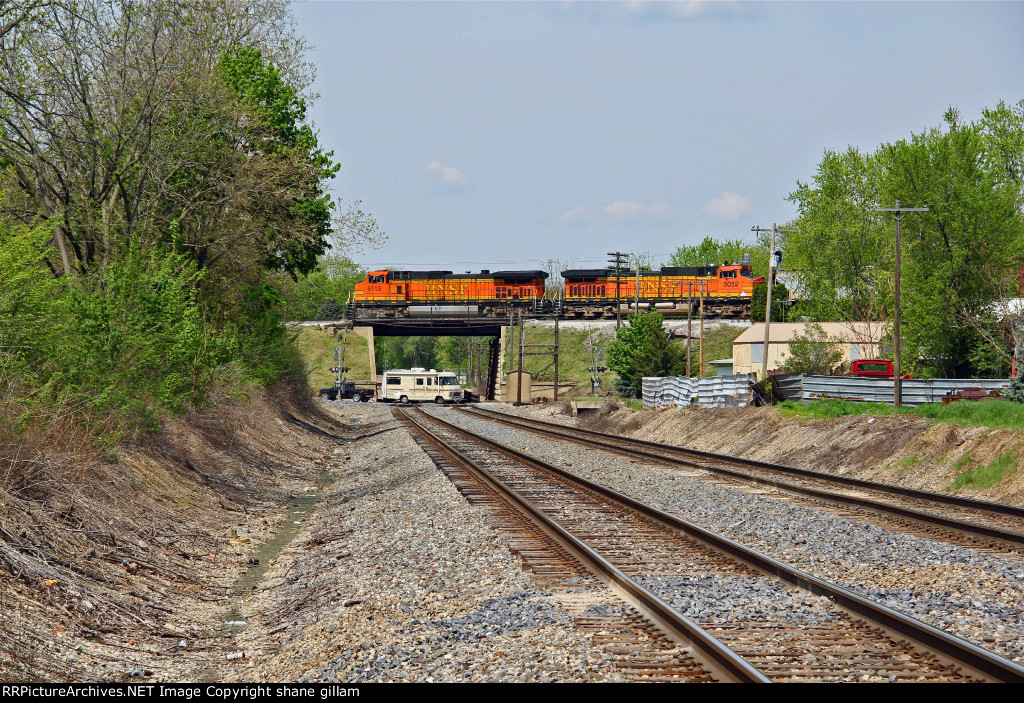 BNSF 5113 Heads a Freight Sb into the yard.